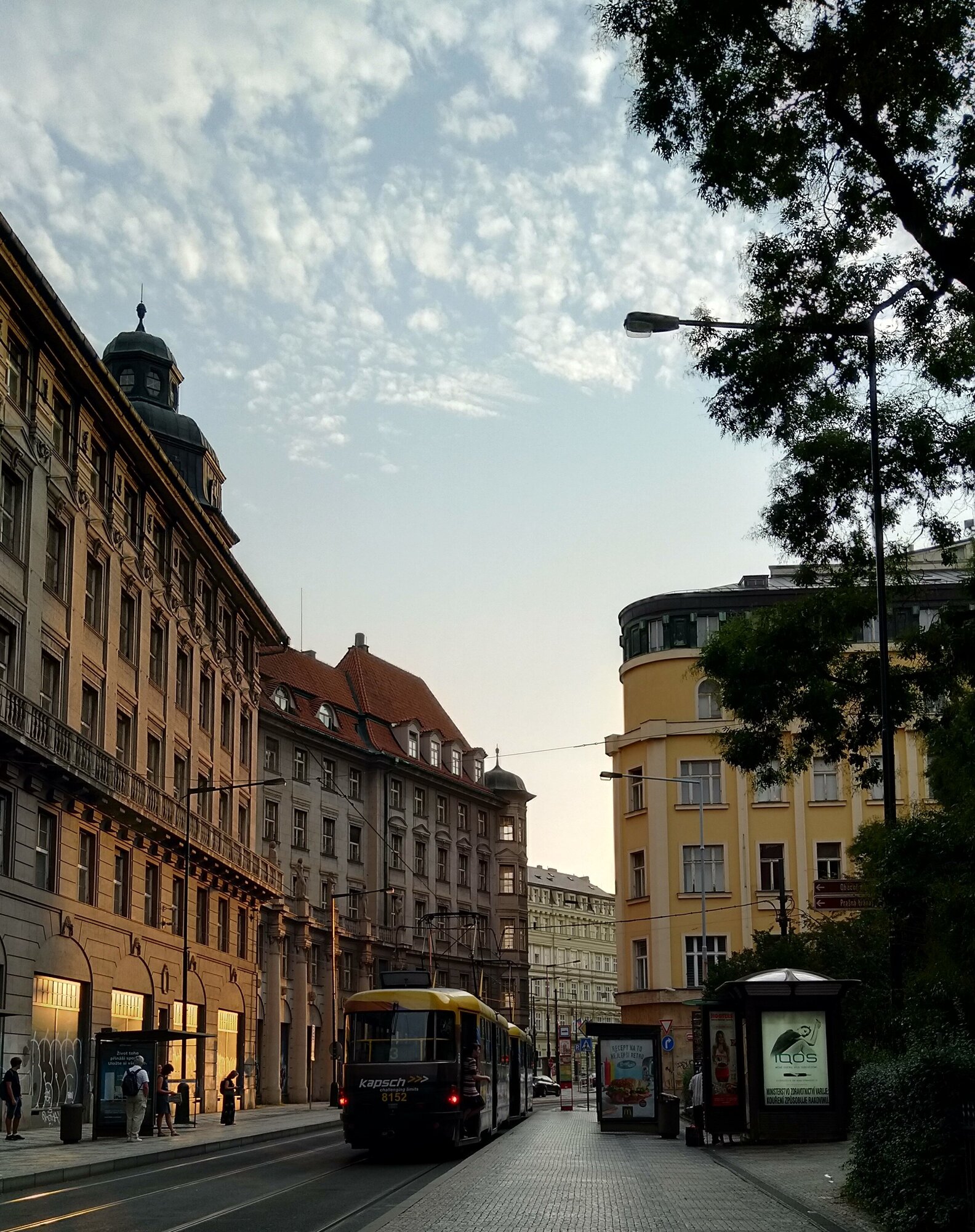 How to use public transportation in Prague: metro, buses, streetcars ...