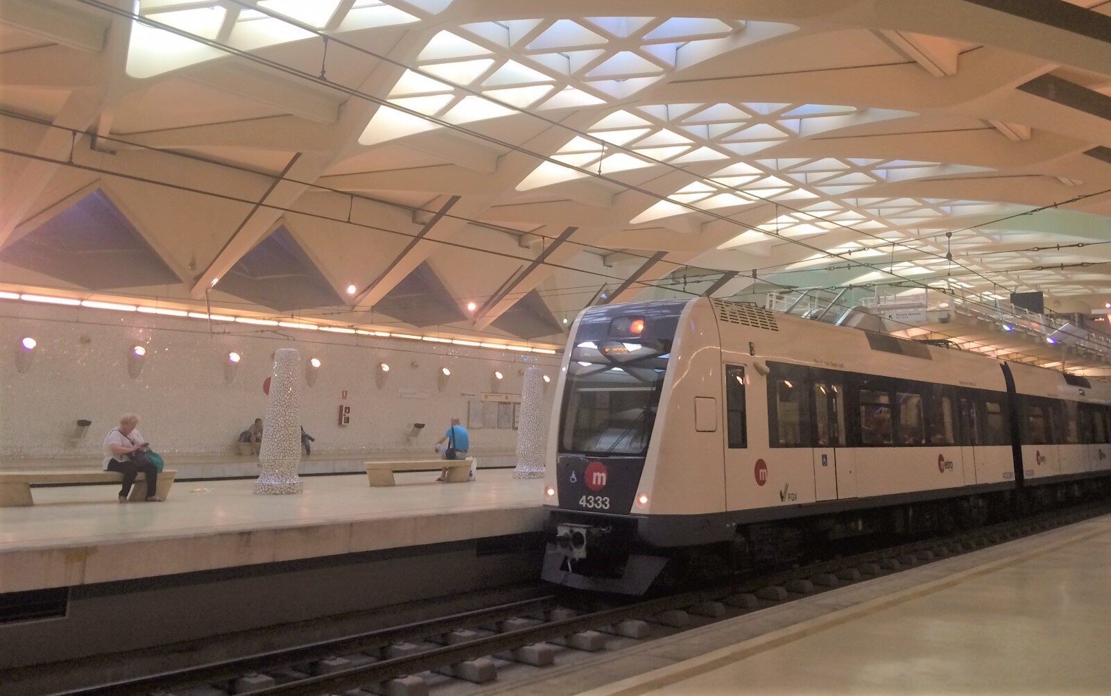 Everything you need to know about public transportation in Valencia